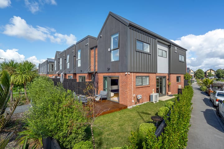 Townhouse In Hobsonville Point - Auckland