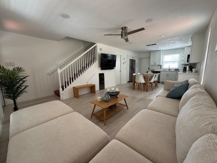 Espectacular Beach Townhouse - Steps To The Beach - Fort Pierce, FL