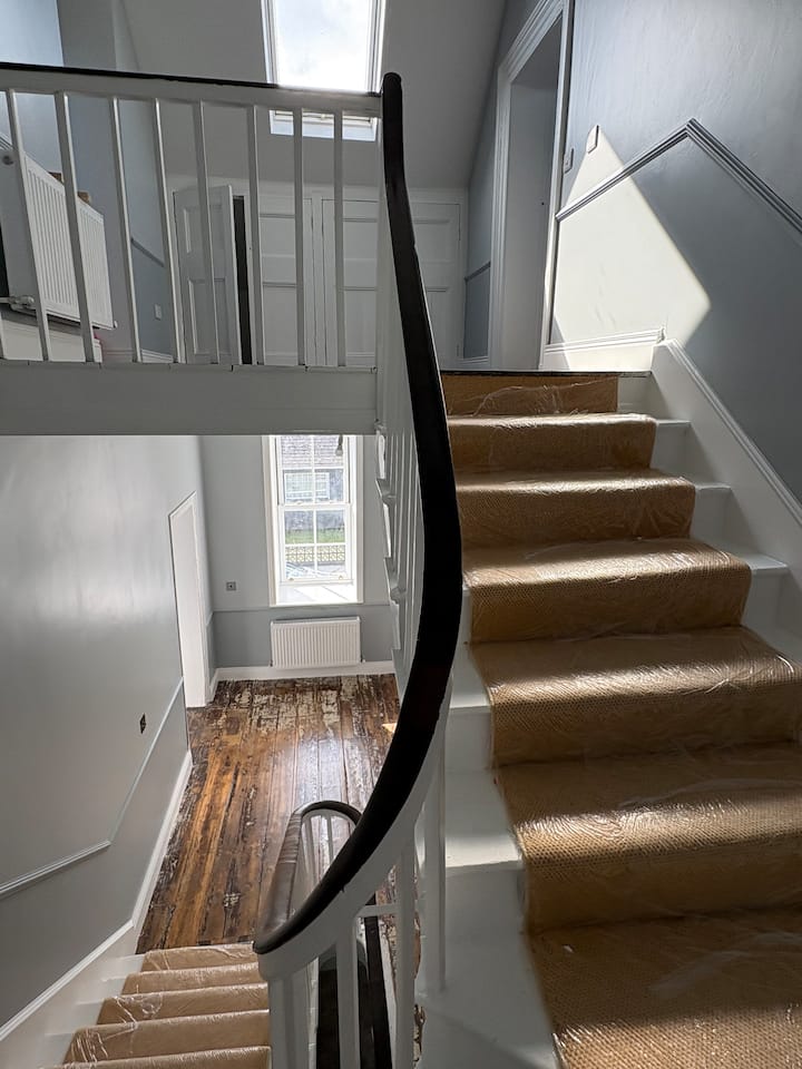 Large 4 Bedroom Flat In Historical Portumna House - Ireland