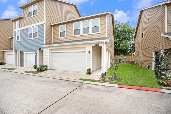 3 Bedroom Home In Gated Community - Pasadena, TX