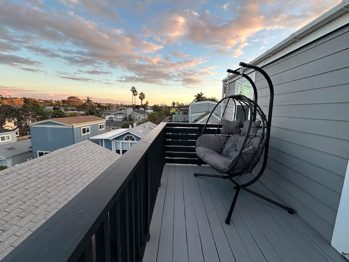 Charming 2-story Beach Cottage W/two Private Decks - Encinitas, CA