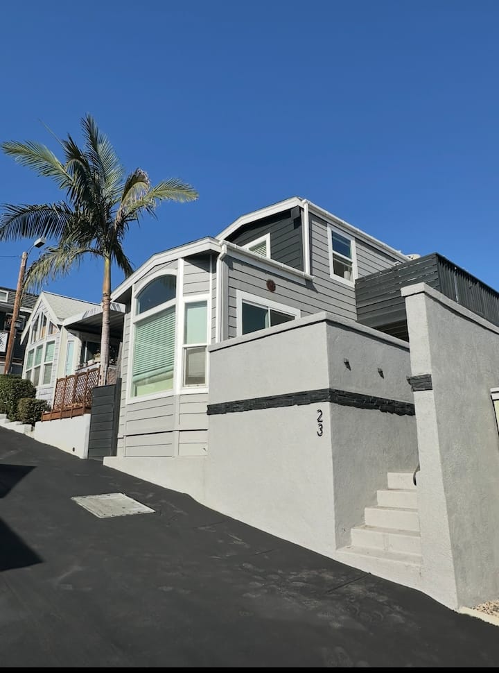 Charming 2-story Beach Cottage W/private Decks - Encinitas, CA