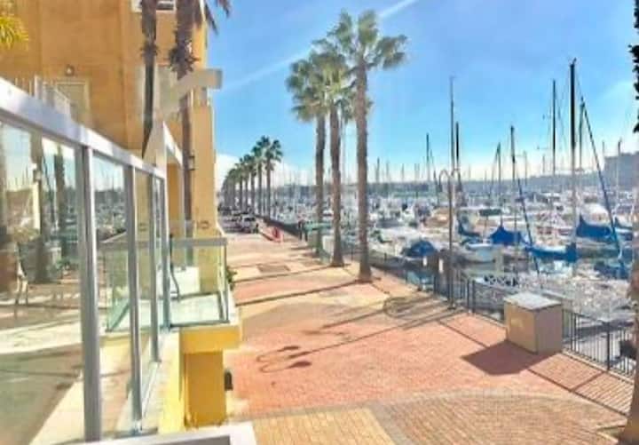 Cozy Sailboat Stay + Double Kayak Adventure - Santa Monica, CA