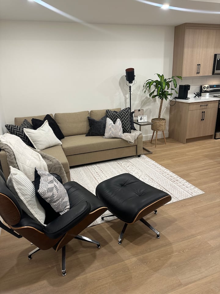 New 2br Near Dt, Hospitals, U Of C & Shopping - Calgary