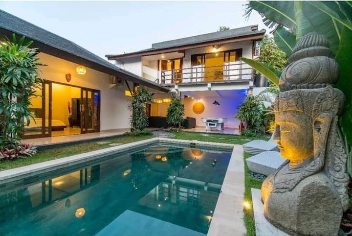 Incredible 7 Bedroom Villa - スミニャック