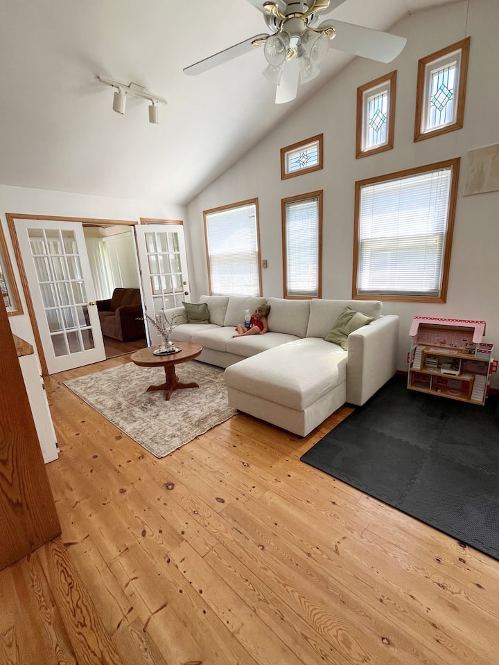 Norman Heights Cottage - Beach Access - Grand Bend