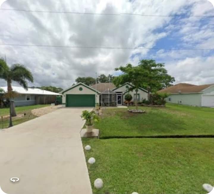 Private Home Away From Home - Port St. Lucie, FL