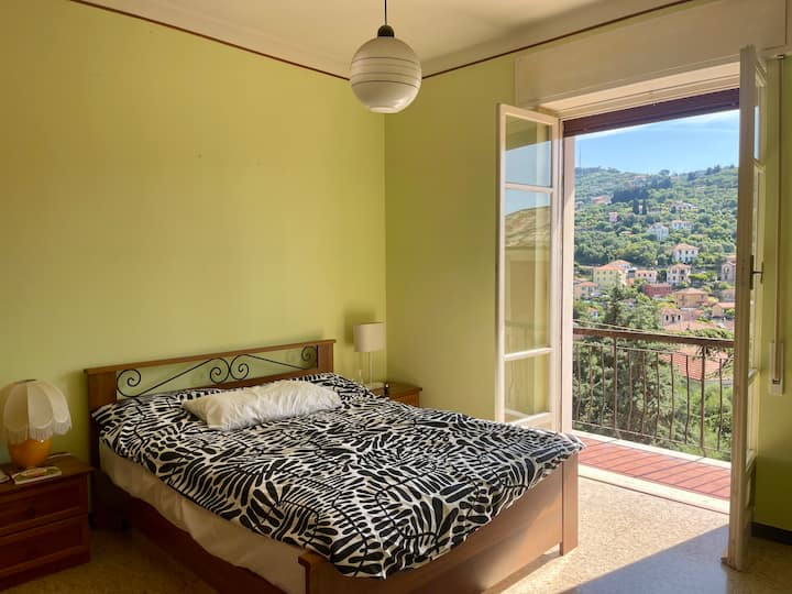 Ocean & Mountain View Apartment - Imperia