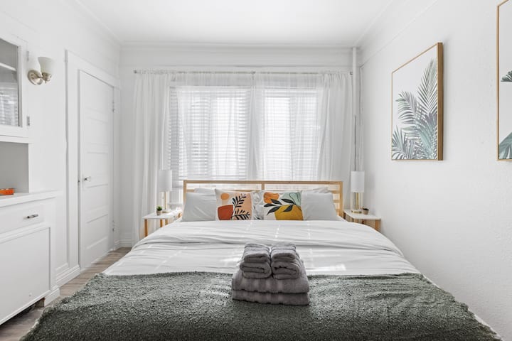 Relaxed Boho Living | Steps From Venice Beach - Santa Monica, CA