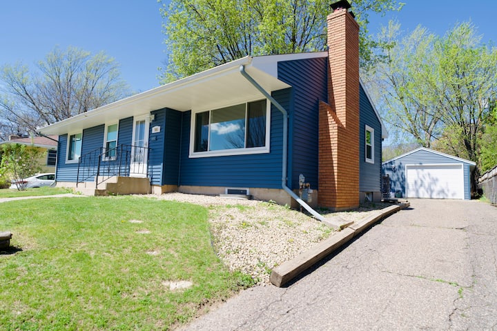 Clean Cozy Home & Great Location - Saint Paul, MN