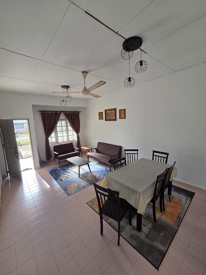 Maryam Homestay - Paka