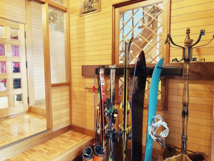 広いリビング/広いキッチン/最大6名/無料駐車２台/長期滞在ok/スキーメンテナンスシステム - Asahikawa