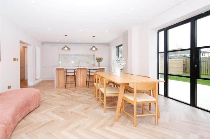 Newly Renovated Detached Village Home - Ilkley