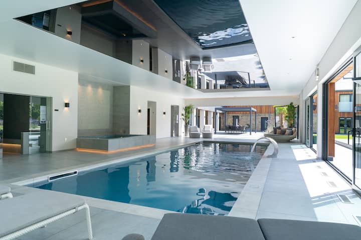 Cedar Lodge & Cedar Nest - Pool & Spa Complex - Bosham