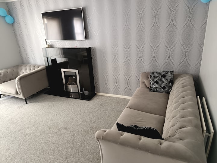 3 Bedroom House With Parking. - Stoke-on-Trent