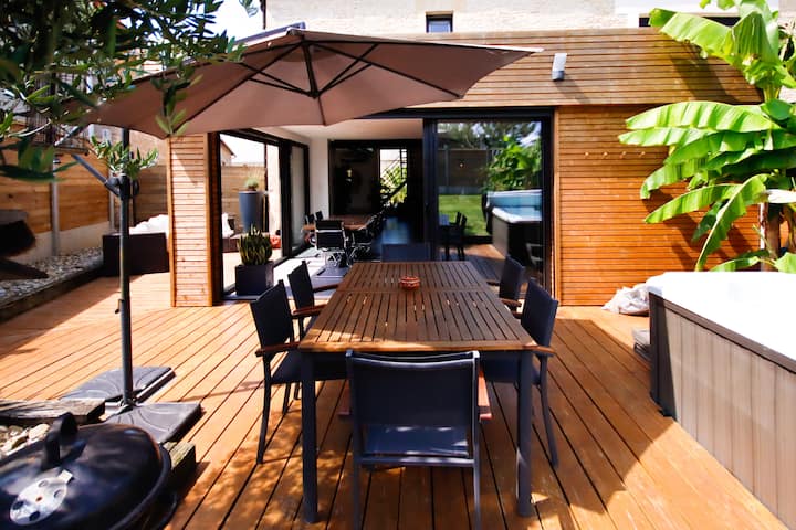 Ferme Rénovée Au Bord De Mer – Jacuzzi, Jardin - France