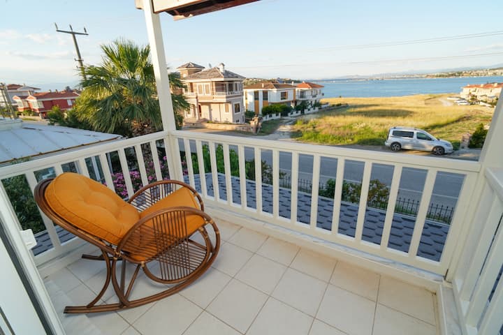 Cundada Deniz Manzaralı 3 Yatak Odalı Müstakil Ev - Ayvalık