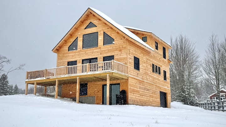 New Log Cabin •1st Connecticut •Trailside Access - Pittsburg, NH