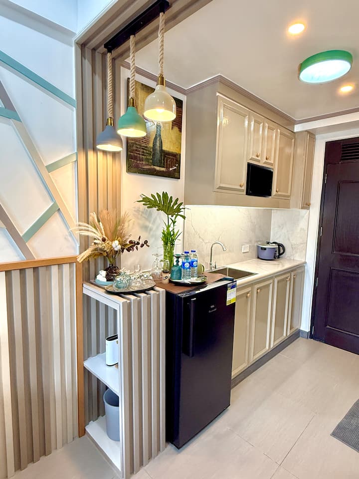 A Serene Sea Glass-inspired Home - Nomad Friendly - Parañaque