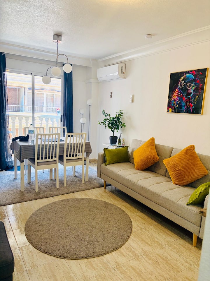 Family Beach Escape – 2br Apt, 200m To Sea - Torrevieja