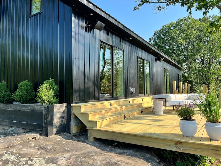 Modern Cottage Hideaway - Middleburg, VA