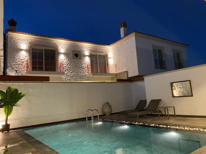 Alaçatı Merkezde Taş Villa - Alaçatı