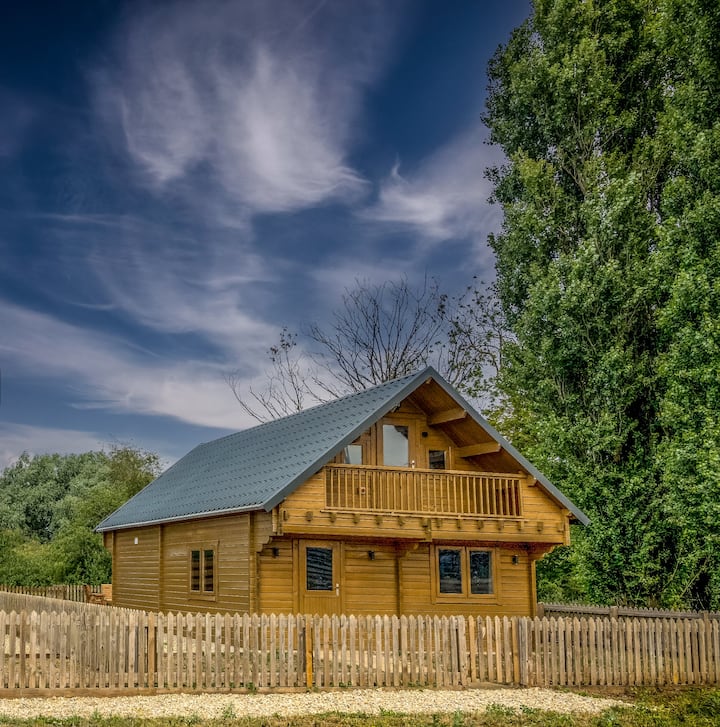 Buzzards Retreat A Cosy Log Cabin With Full A/c - Suffolk