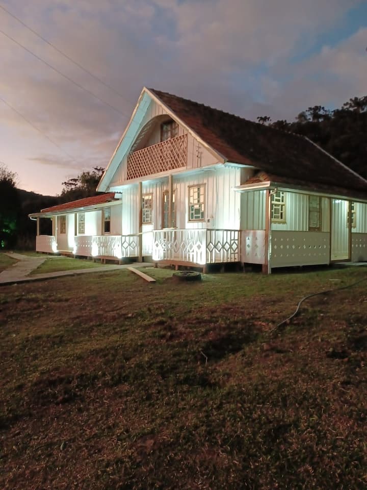 Refúgio Em Casarão Histórico Com Amplo Jardim - Urubici