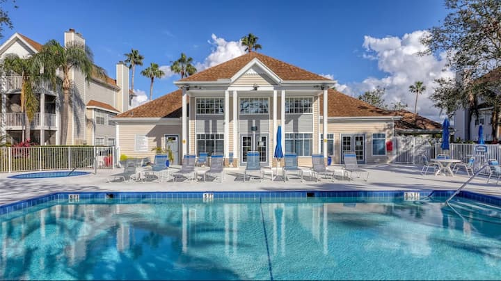 Snowbird’s Paradise W/ Hot Tub, Heated Pool & Dock - Sarasota, FL