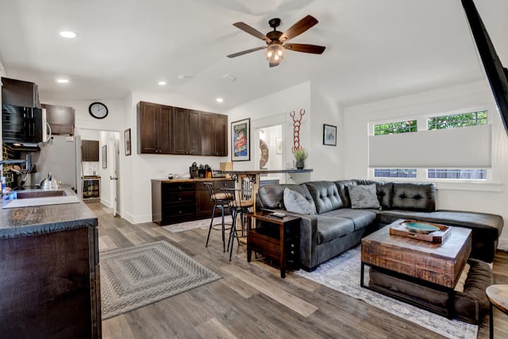 Adelaide Respite-a Sanders Beach Gem! - Pensacola, FL