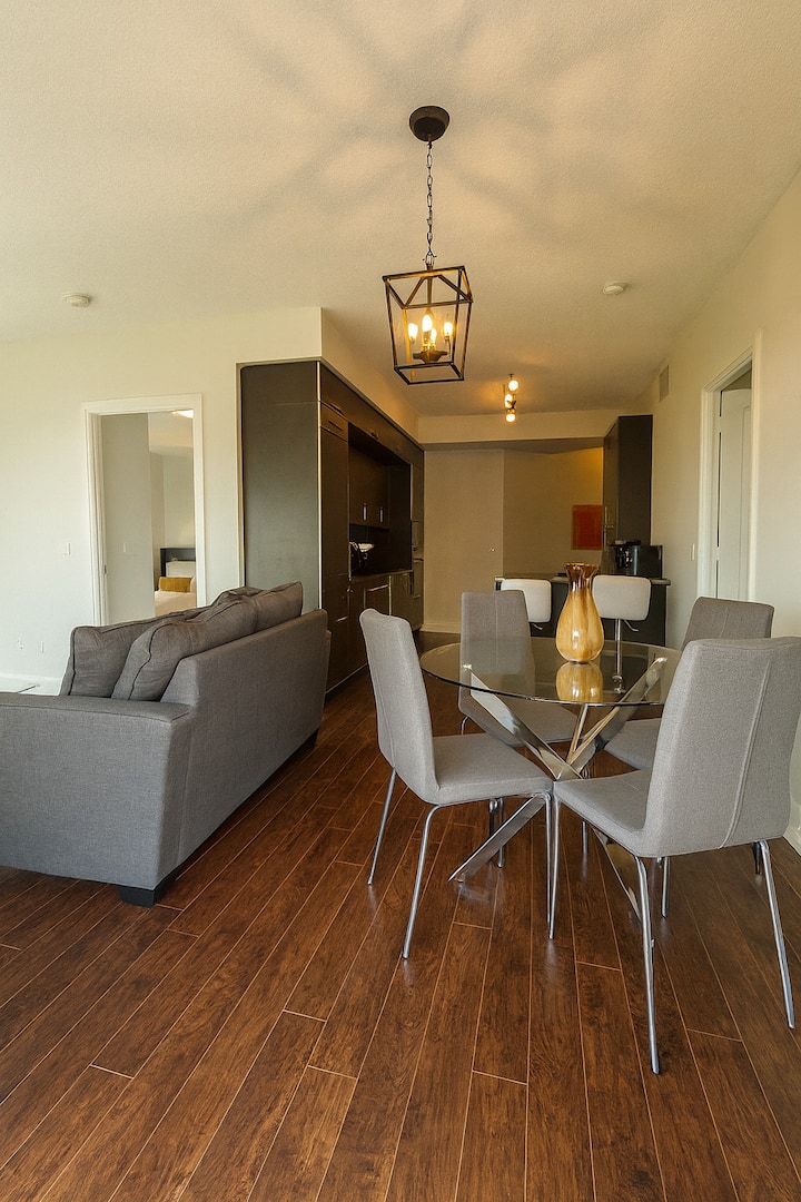 Premium 2br + Den |Yonge And Sheppard-parking - Toronto