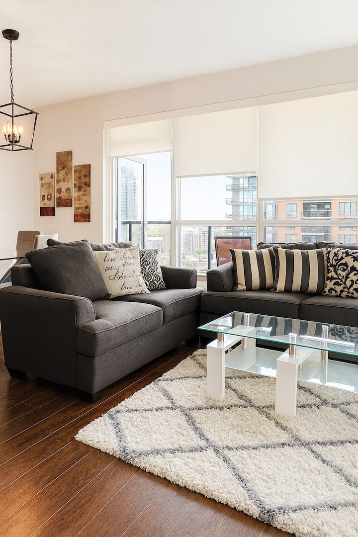 Premium 2br + Den | Subway Access | Free Parking - Toronto