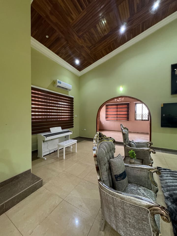 Cozy & Spacious 5 Bedroom House - Accra