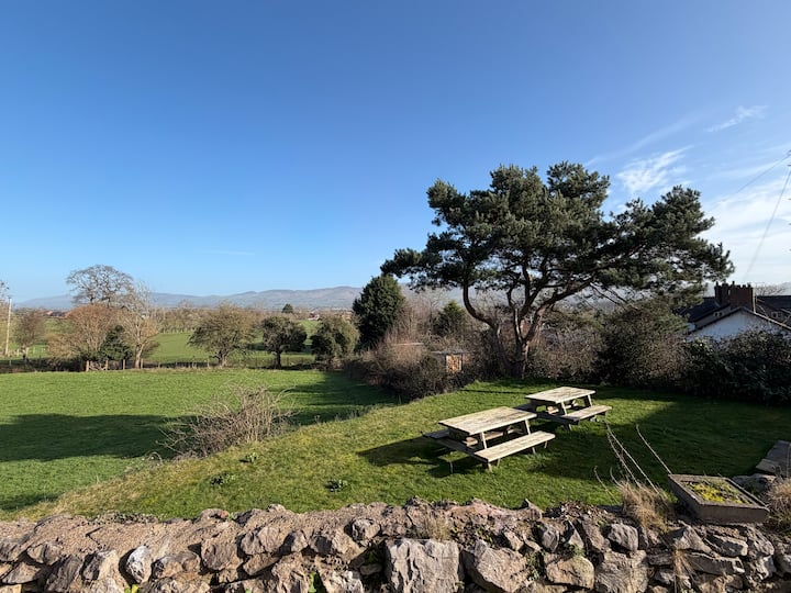 Boutique Garden Retreat | 2bed Countryside Comfort - Ruthin