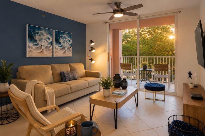 Spacious 2br Retreat Balcony, Pool Near Beach - Aventura, FL