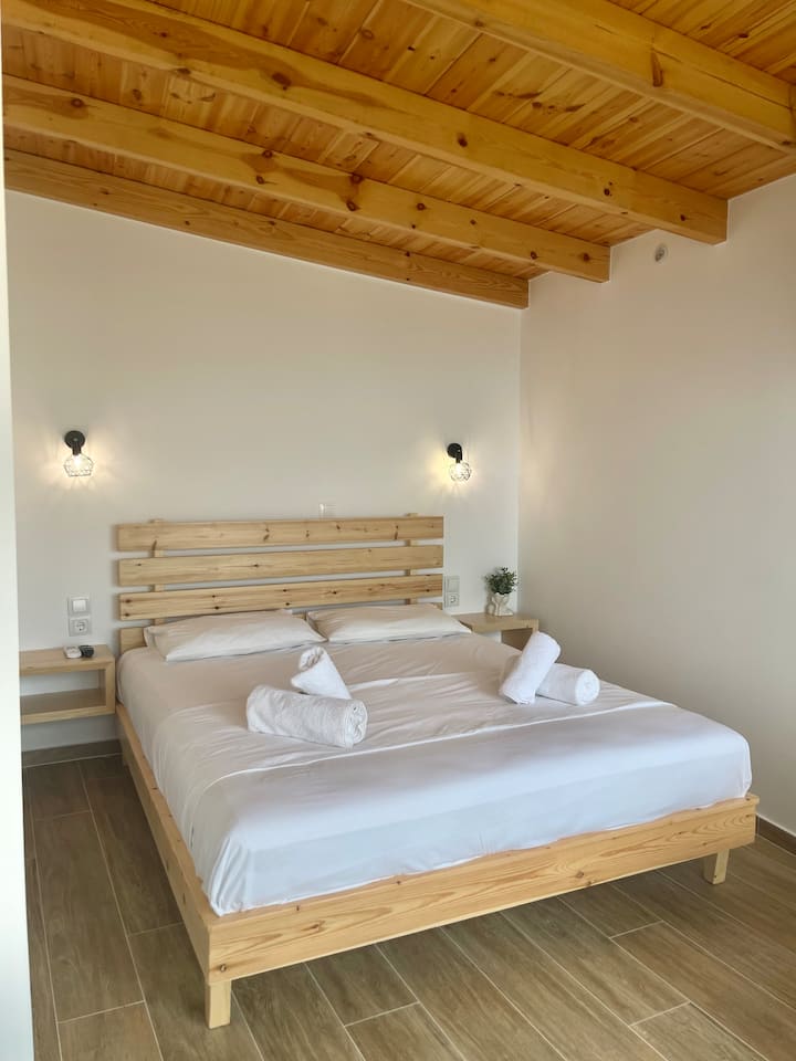 Peaceful Coastal Retreat - Himarë