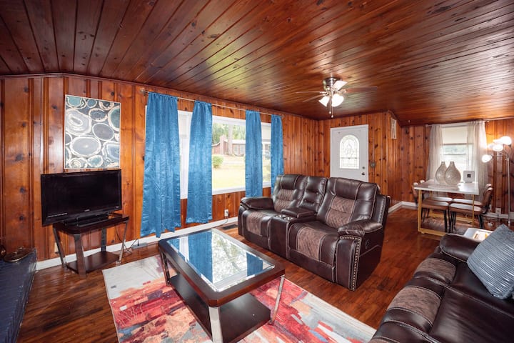 3 Bedrooms,2 Bathroom, 1 King, 2 Queen Bedroom - Acworth, GA