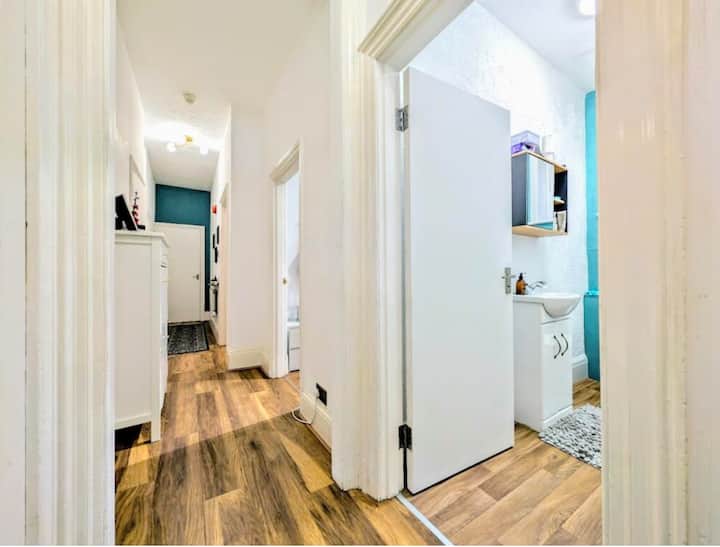 Marine Parade Seafront Flat - Bramber Castle