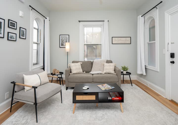 Jennifer's Stylish & Modern Broadway Getaway - Providence, RI