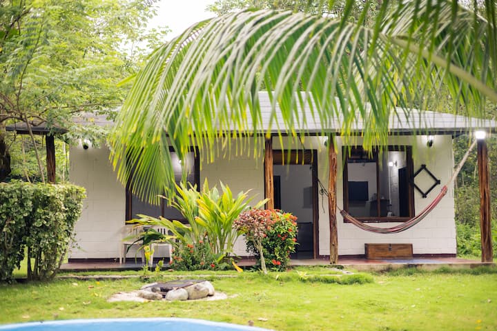 Cabaña Frente A La Bahía El Regalo, Tranquila. - Choco