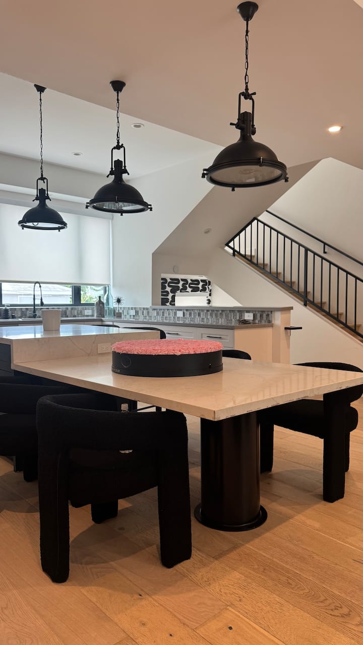 Luxury Townhome - Mid City - West Hollywood, CA