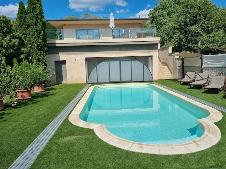 Miami Family Villa - Esztergom
