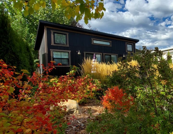 Glacier Blossom Cabin | Near Park + Game Room - Columbia Falls, MT