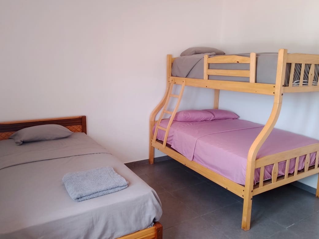 Maison 2 chambres salle de bain privée cuisine salon a/c - Guest houses ...