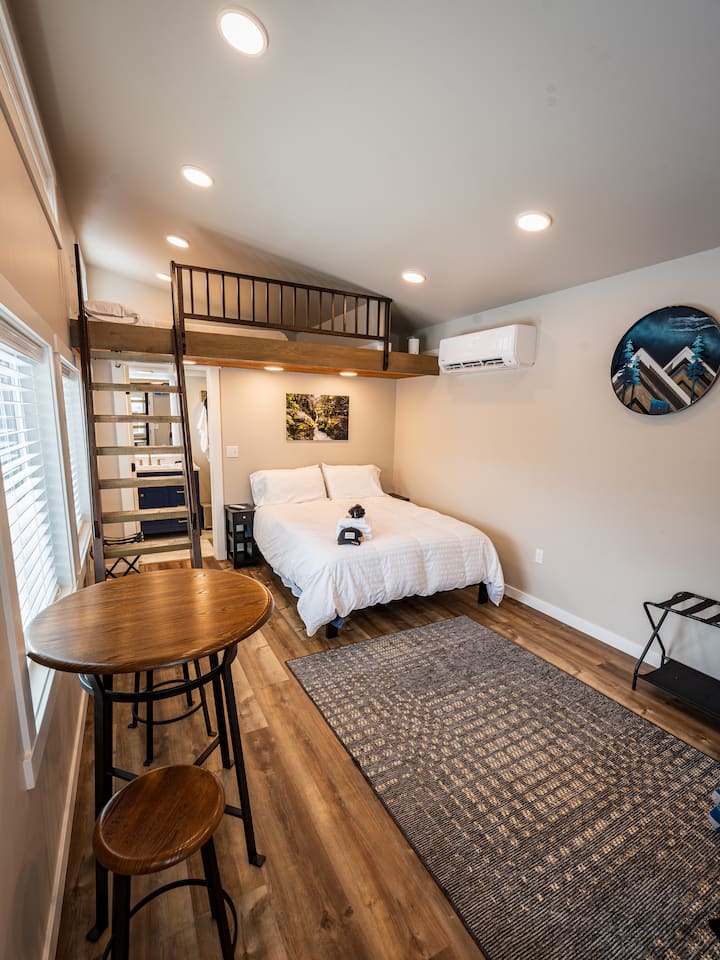 Urban Woods Cabin | Luxury Stay Near Glacier Np - Montana