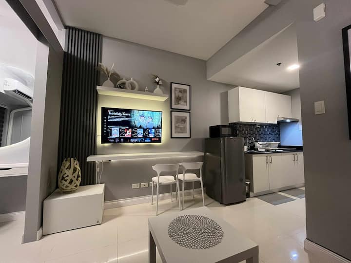 Smdc Wind Tagaytay - Condo W/ Balcony (City View) - Tagaytay