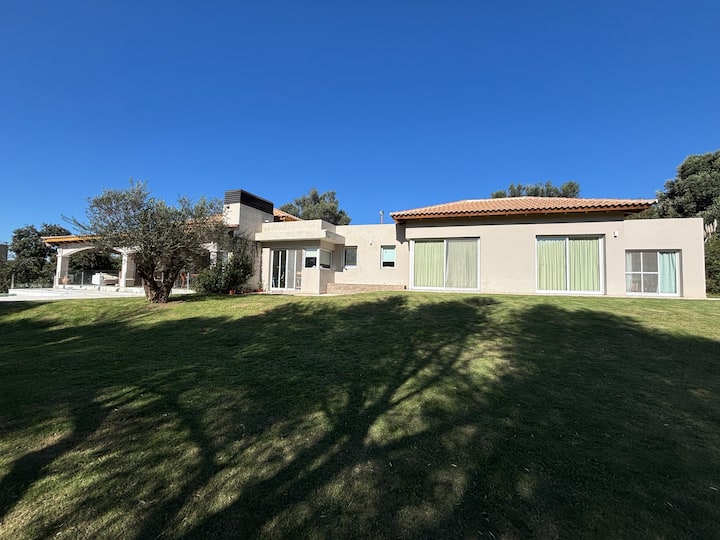 Casa Sobre El Golf - Alta Gracia