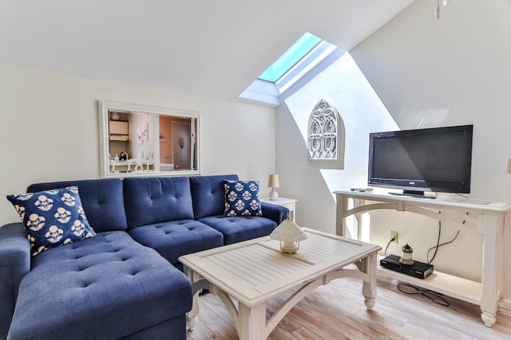 One Bedroom "Crows Nest" Ocean Front Property - Montauk, NY