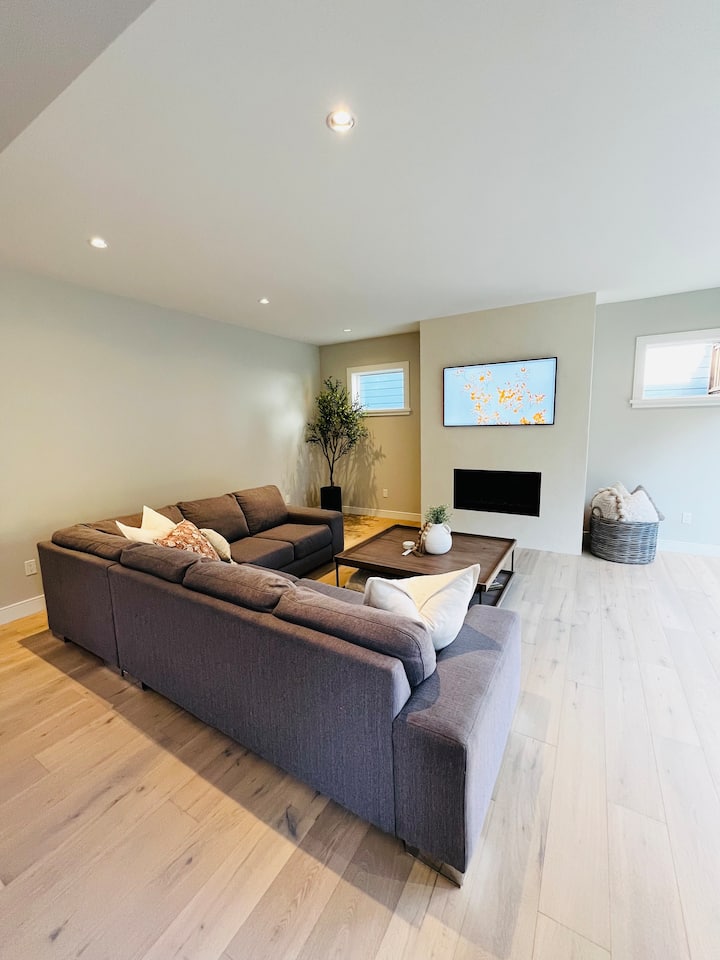 Spectacular Family - Friendly 4 Bedroom Home! - Langford
