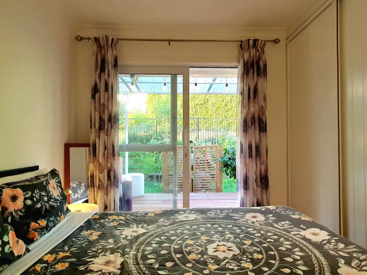 'Garden View' Queen Room, Shared Bathroom - 타우랑가